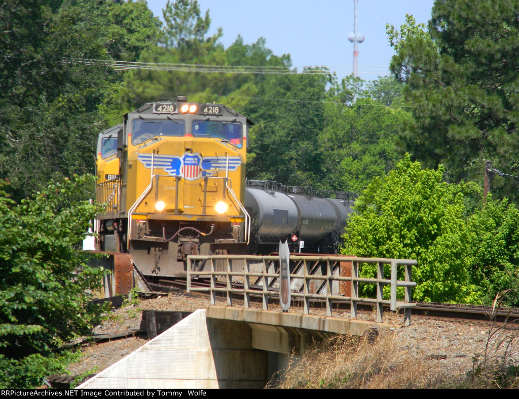 UP 4218 Leads UP Train QAGAS-18